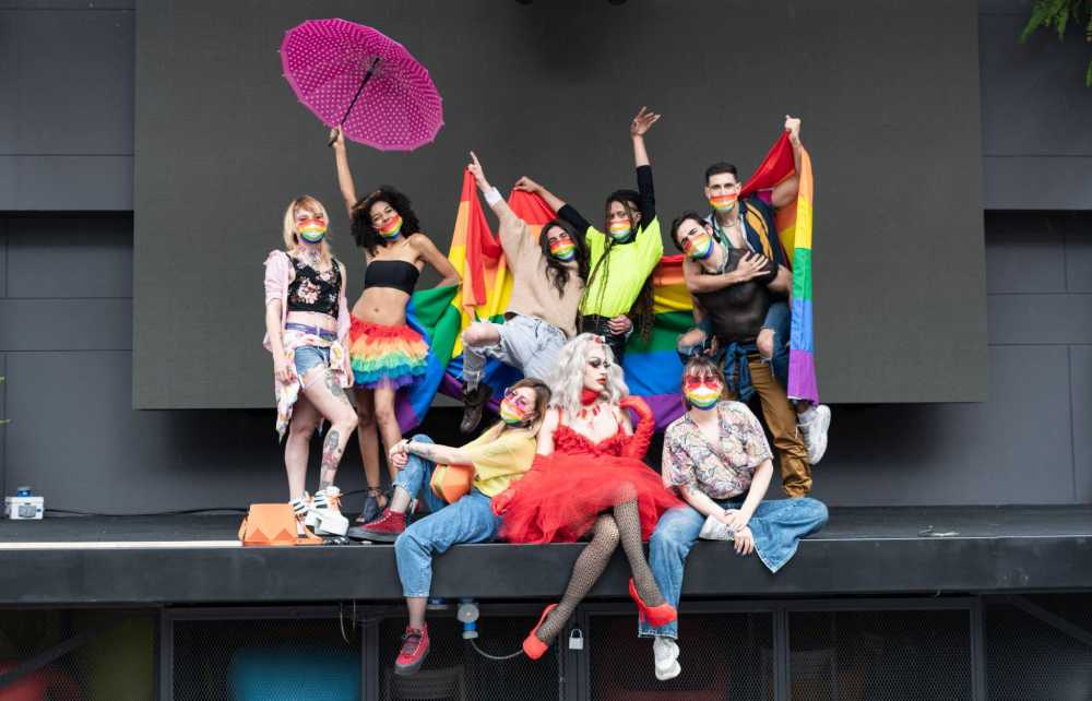 What To Wear To A Drag Show? - HomeStyla